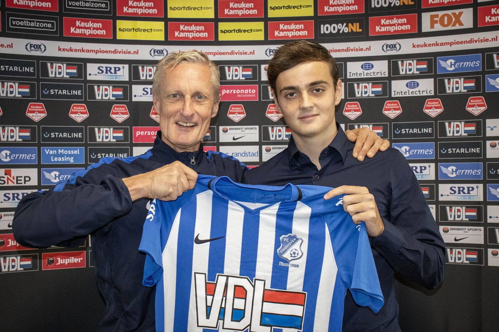 Kaj de Rooij tekent eerste profcontract bij FC Eindhoven - FC Eindhoven