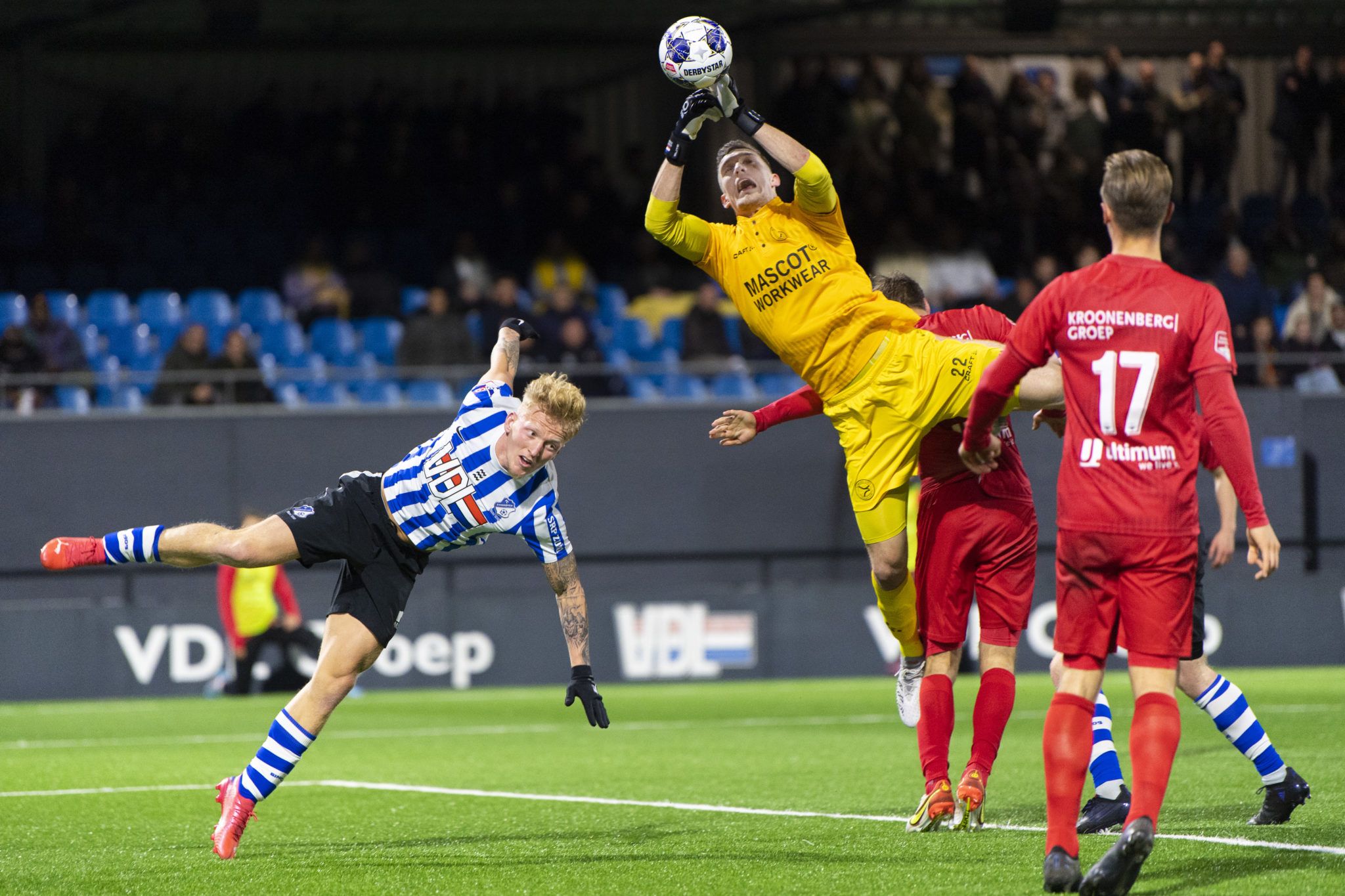 FC Eindhoven overtuigt tegen Almere City FC: 3-1 - FC Eindhoven