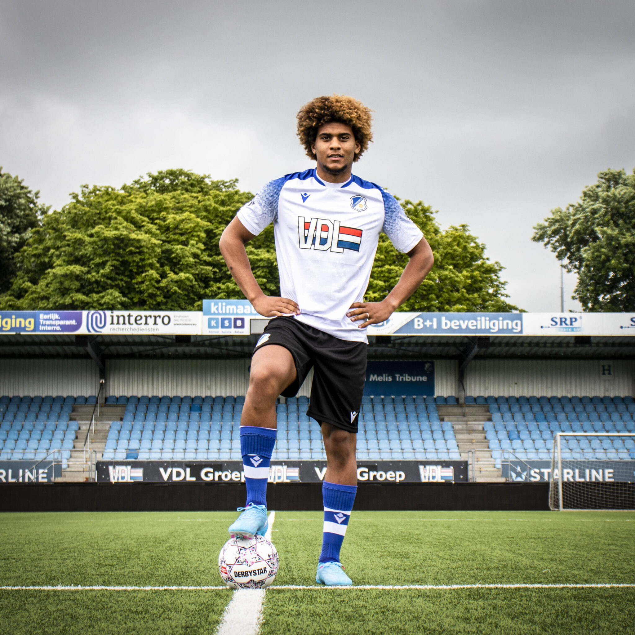 FC Eindhoven versterkt gelederen met aanvaller Diaby-Fadiga - FC Eindhoven