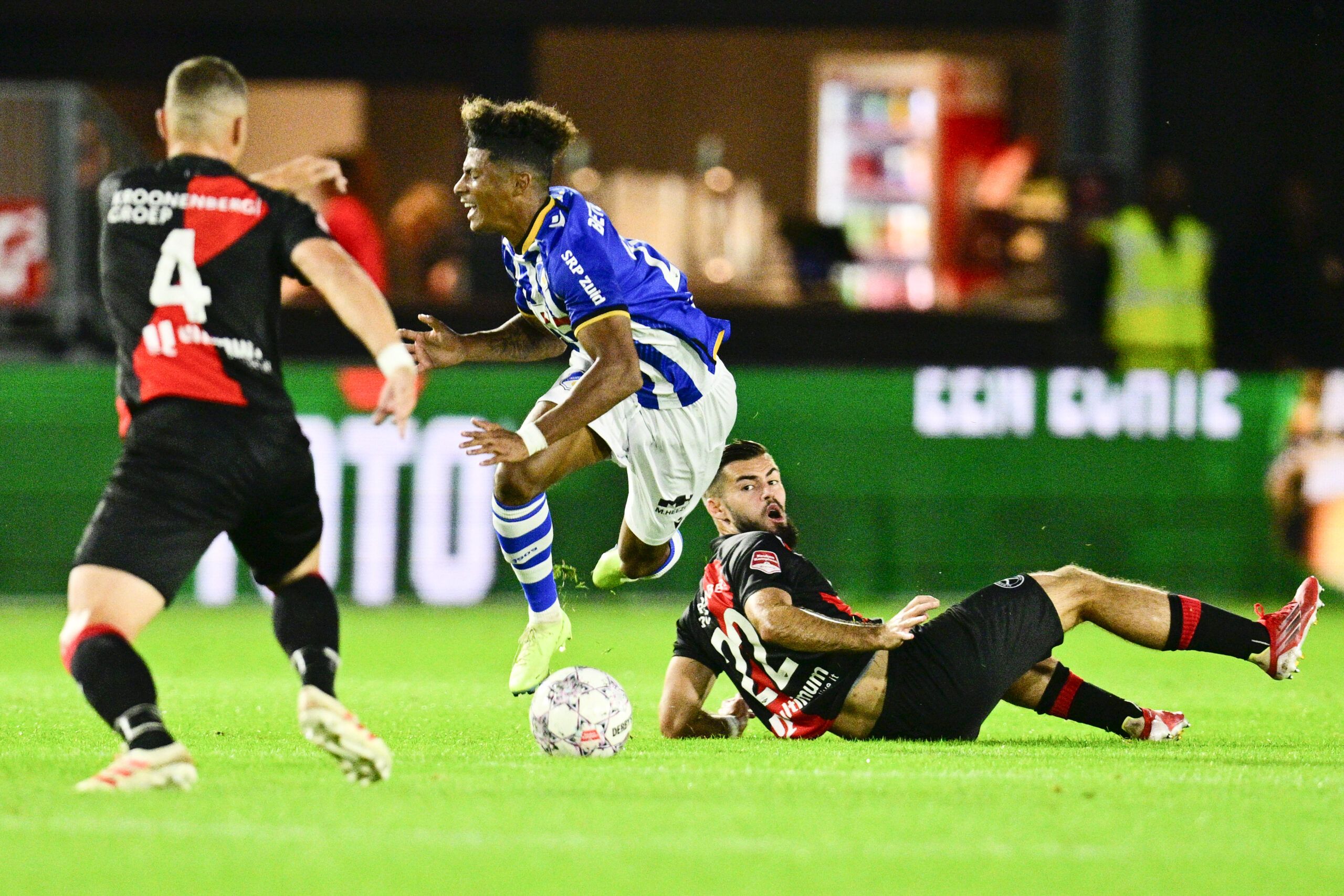 FCE sleept punt uit het vuur in Almere - FC Eindhoven