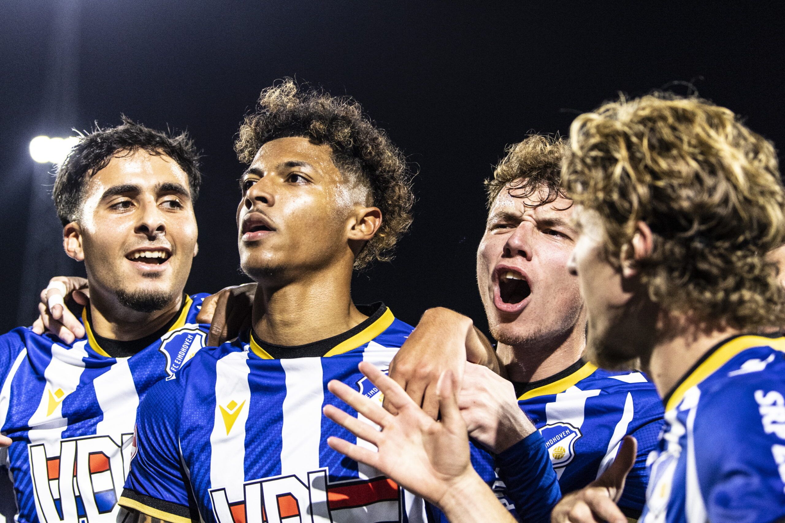 FCE recht rug in knotsgekke slotfase - FC Eindhoven