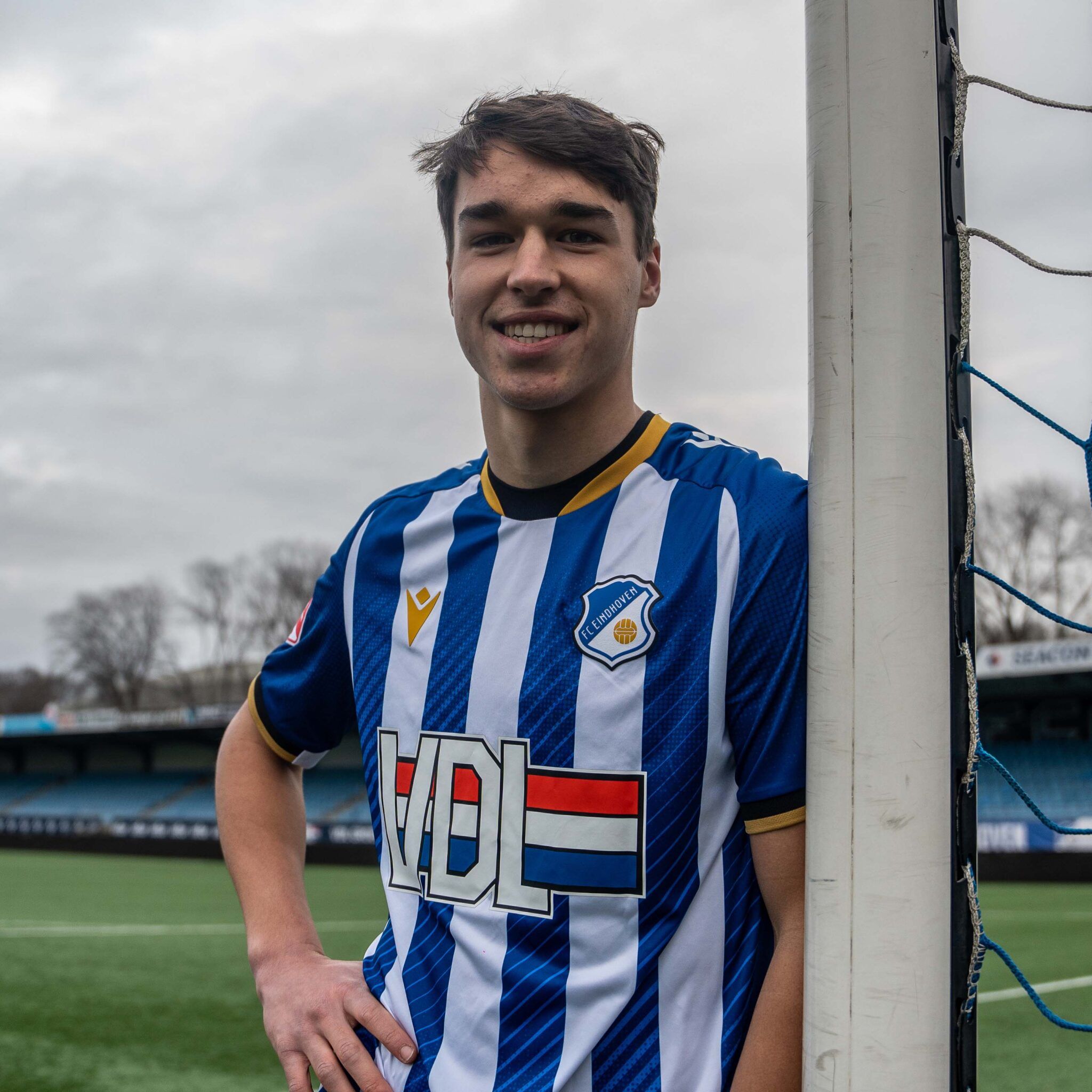Dorenbosch tekent eerste profcontract - FC Eindhoven