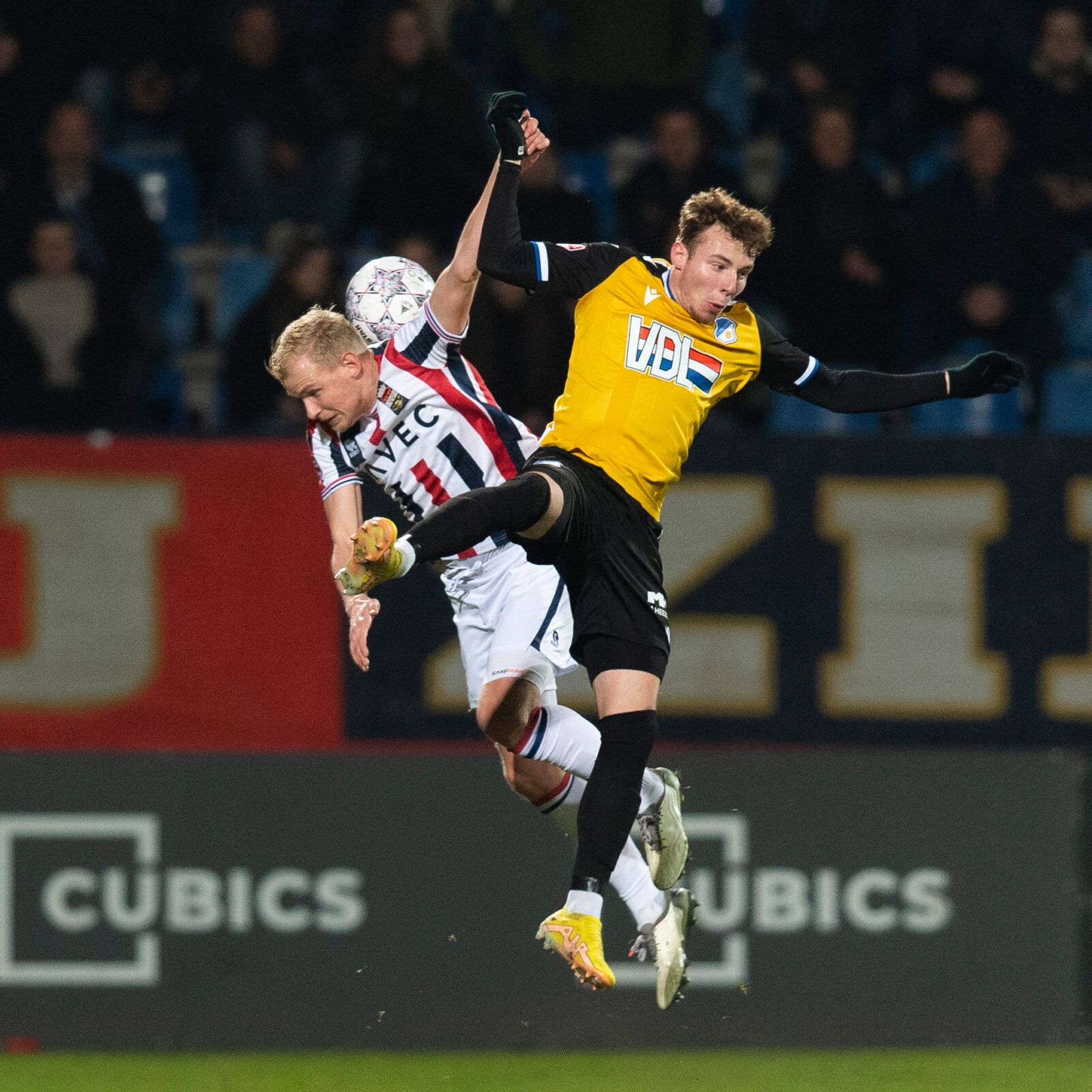Blauwwitten onderuit in Brabants onderonsje - FC Eindhoven