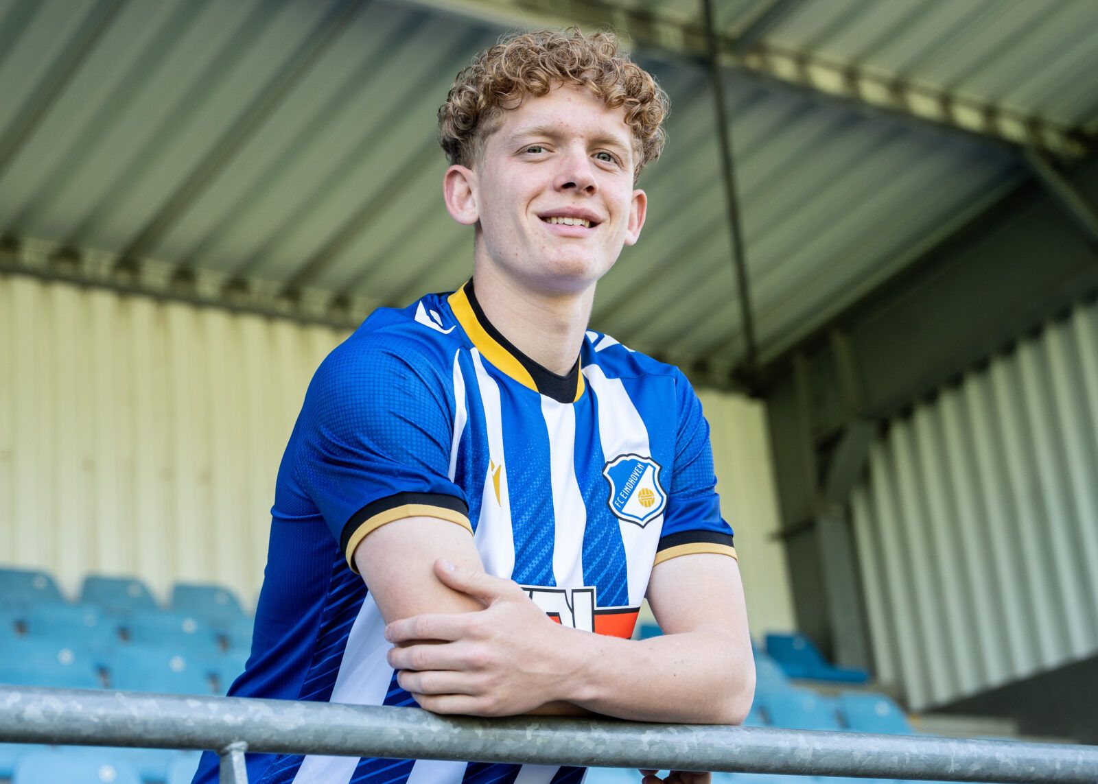 Simons tekent bij FC Eindhoven - FC Eindhoven