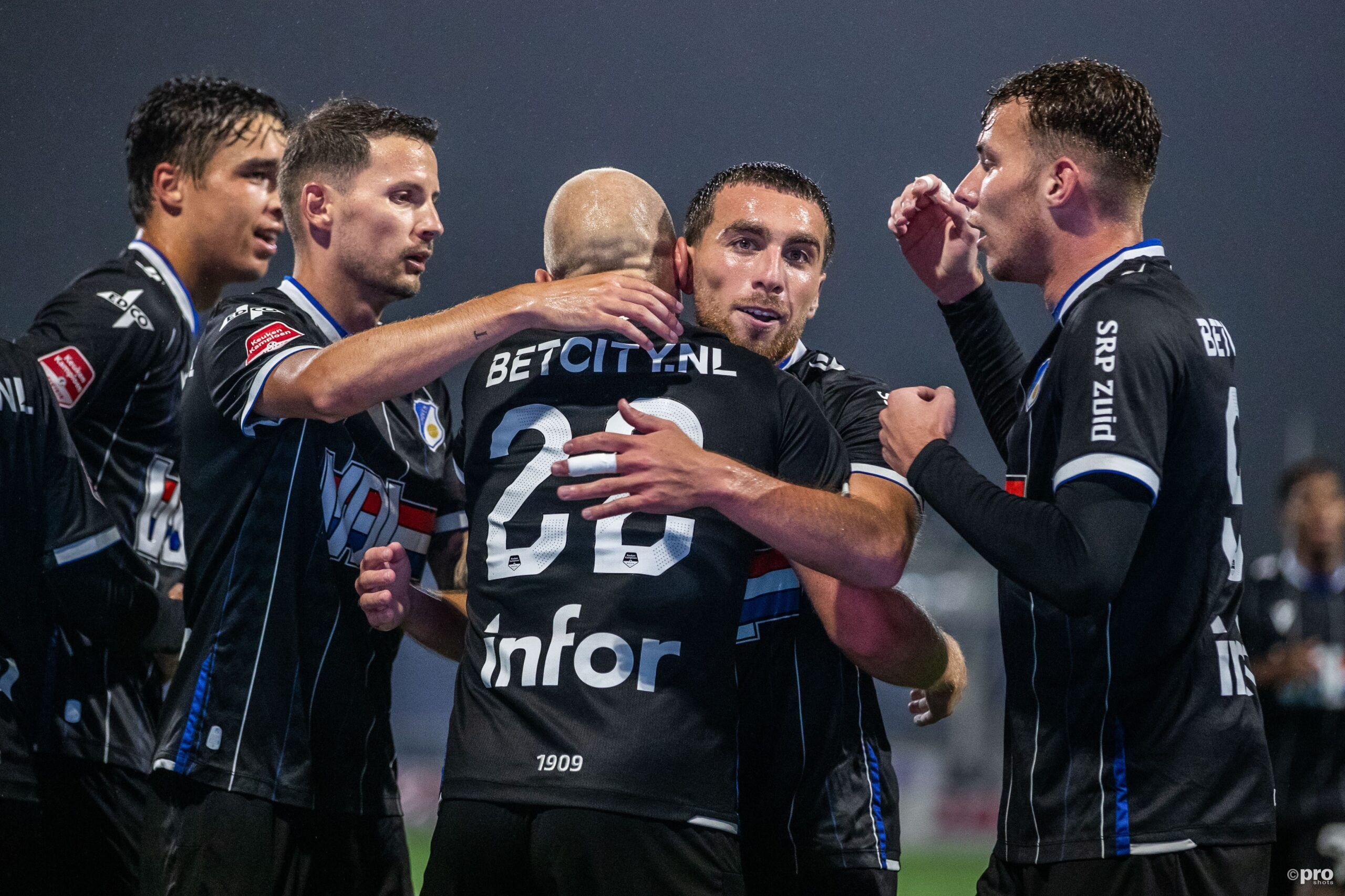 Blauwwitte clash in Doetinchem - FC Eindhoven Blauwwitte clash in Doetinchem - FC Eindhoven