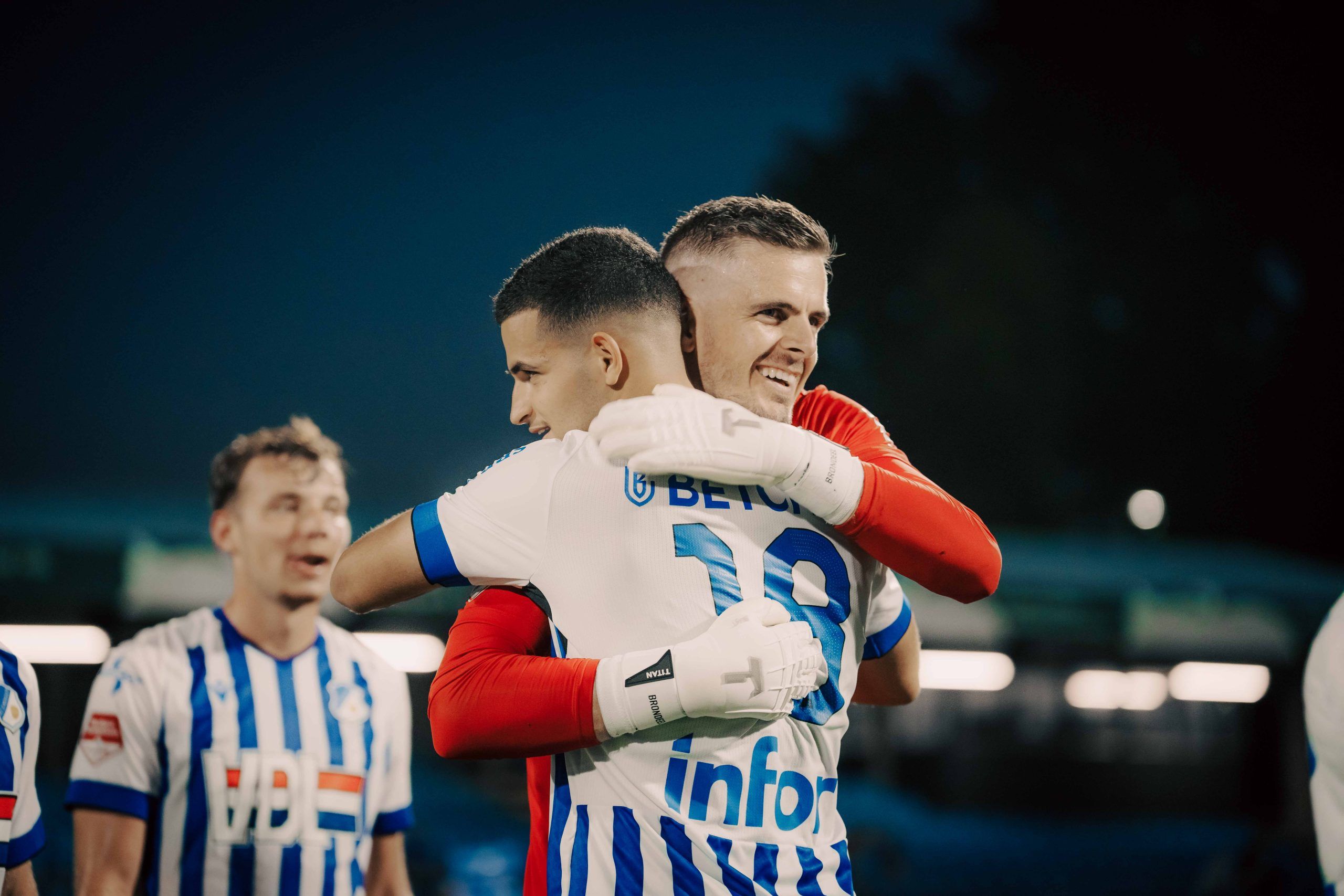 Blauwwitten winnen seizoensopener met 2-0 - FC Eindhoven